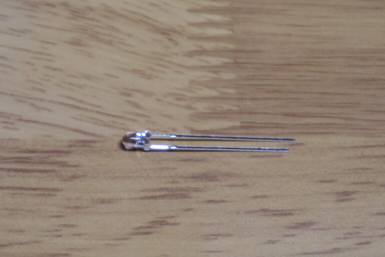 NゲージのヘッドライトをとりあえずLED化！DD13形で実践！ | ケンヤのすぺーす