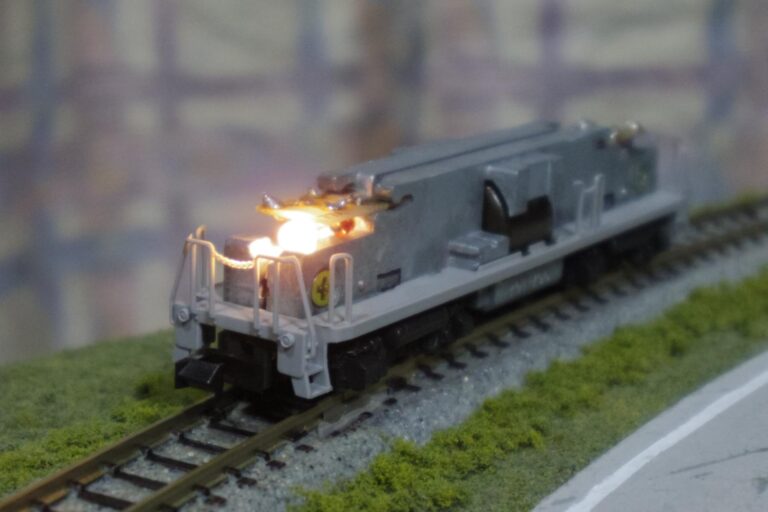 NゲージのヘッドライトをとりあえずLED化！DD13形で実践！ | ケンヤのすぺーす